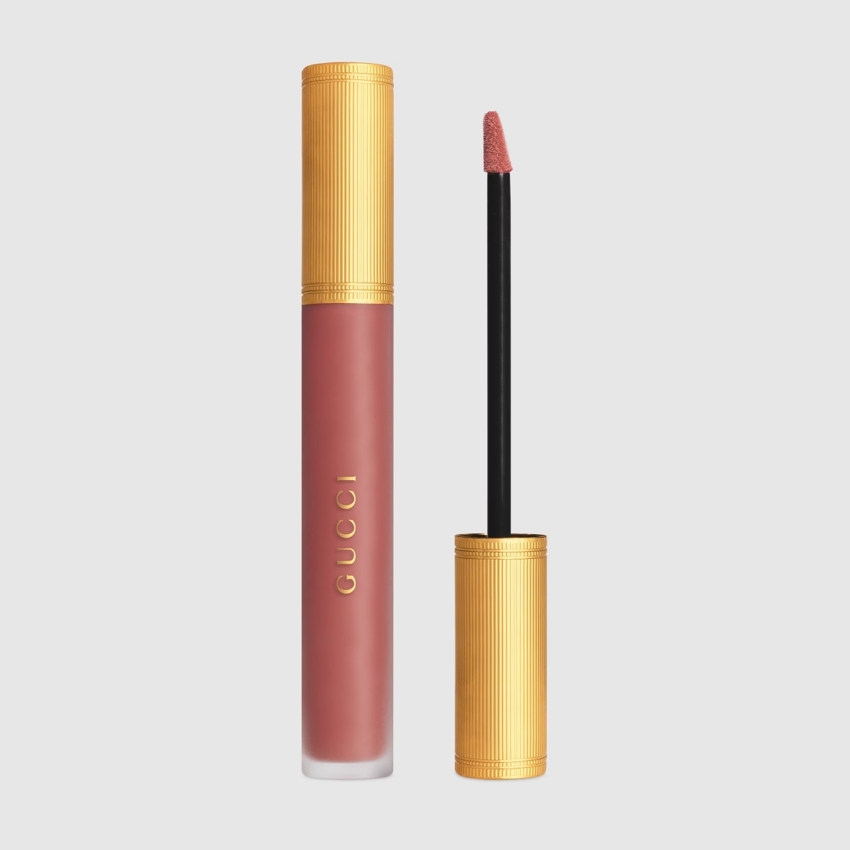 Son Gucci 208 They Met In ARGENTINA Rouge Liquide Mat